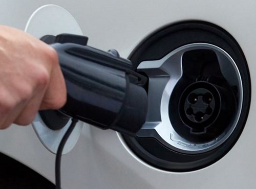 EvoCharge: The Benefits of Owning A PHEV Home Charging Station