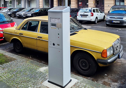 Hectronic Completing An Installation in Berlin