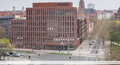 hanova Opts for evopark Mobility CONNECT